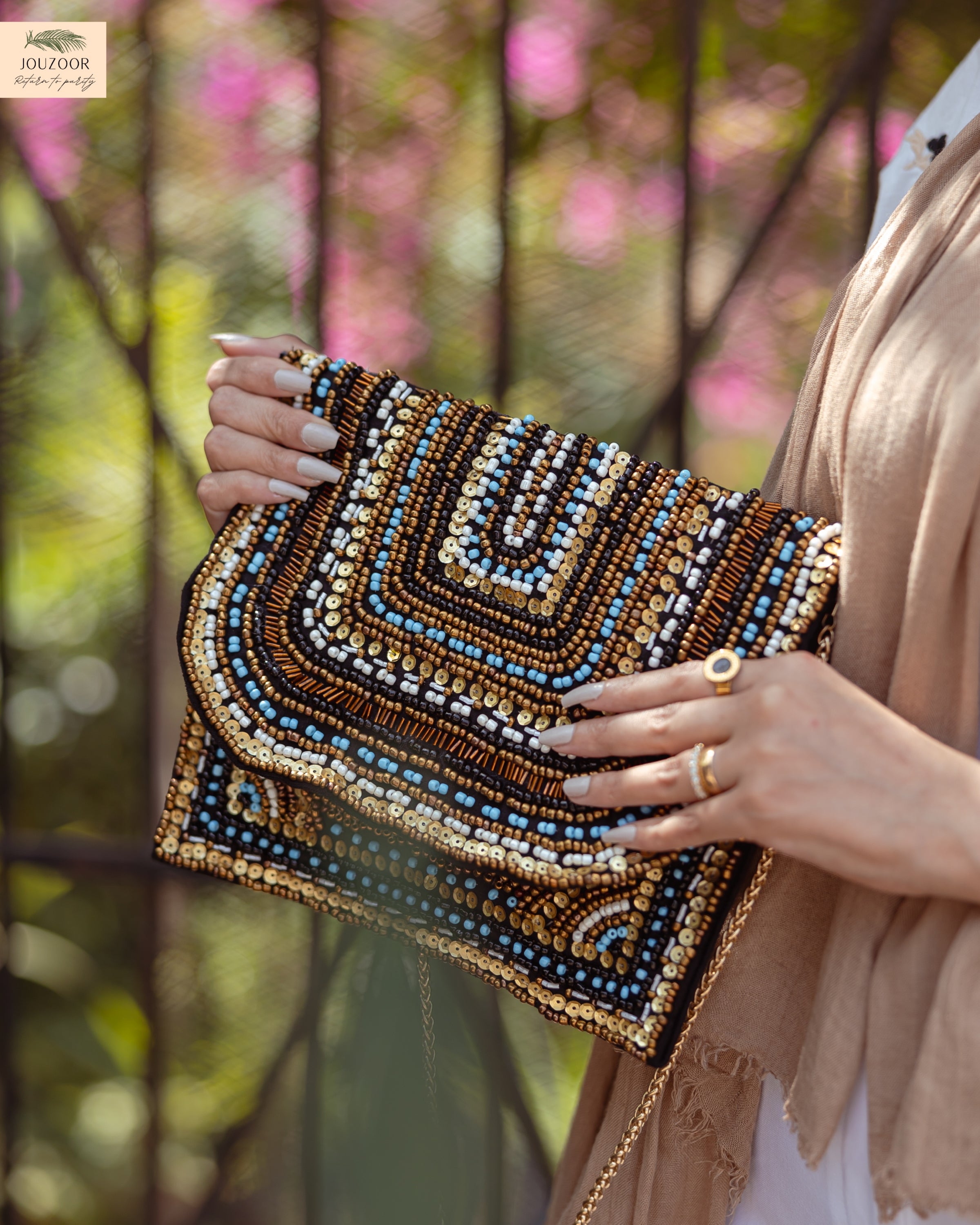 Hand-embroidered black clutch – Jouzoor
